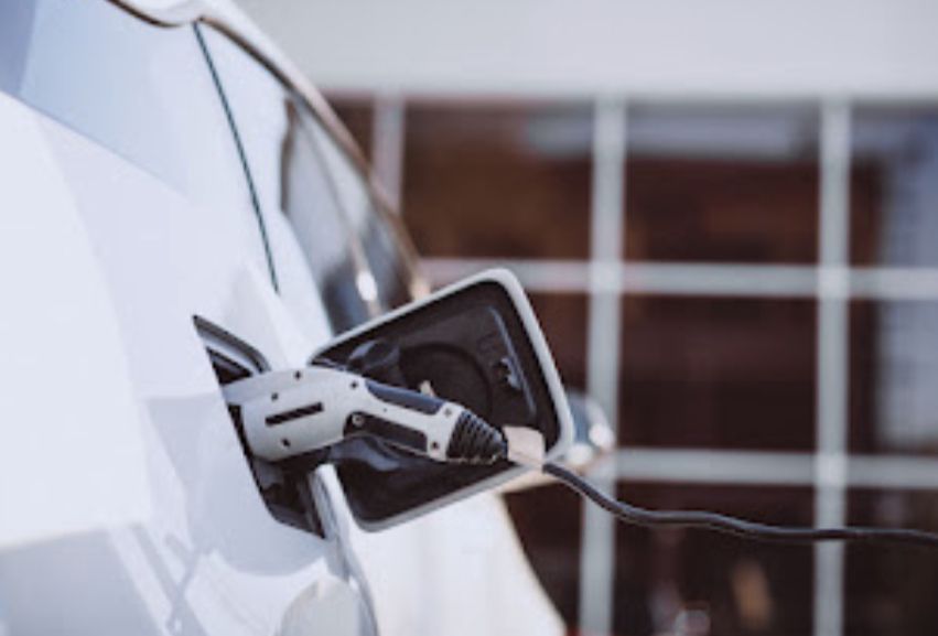 Mobilidade elétrica acelera: Brasil deve ultrapassar 200 mil carros ...