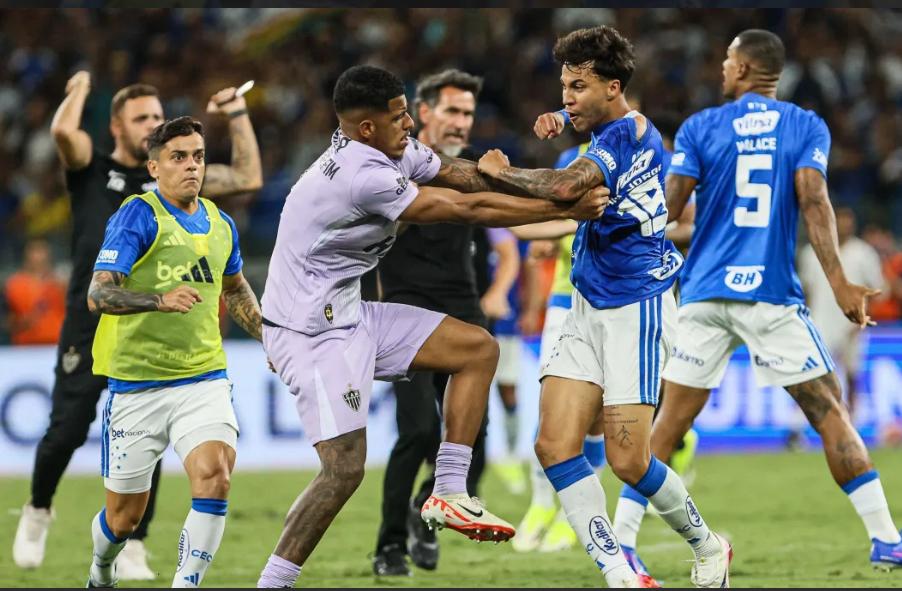 Briga generalizada marca final do Campeonato Mineiro entre Cruzeiro e ...