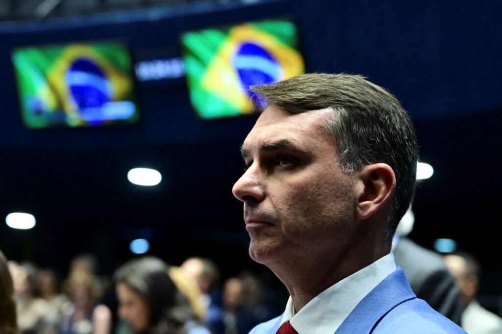 Flávio Bolsonaro confirma que é pré-candidato à Presidência | MEON